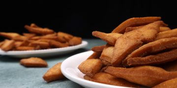 Shakkar Para Recipe - Tasted Recipes